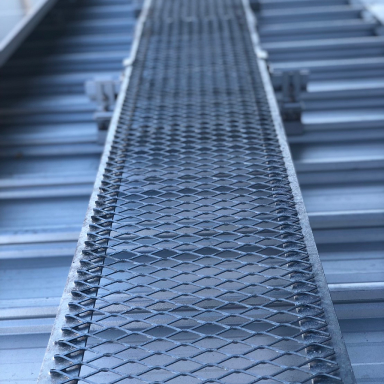 Walkway HDG ทางเดินบนหลังคา WMT001 ขนาด 300×2400 มม. - World Metal (Thailand) เวิลด์เมทัล